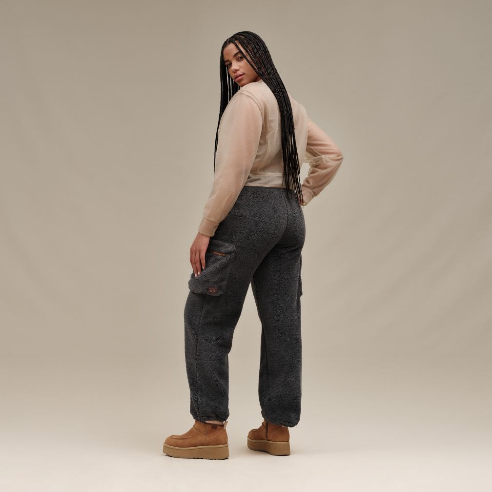 UGG® 公式【 ナイーシャ UGGフラッフ カーゴ パンツ|Nyisha UGGfluff Cargo Pant| 1158711 ...