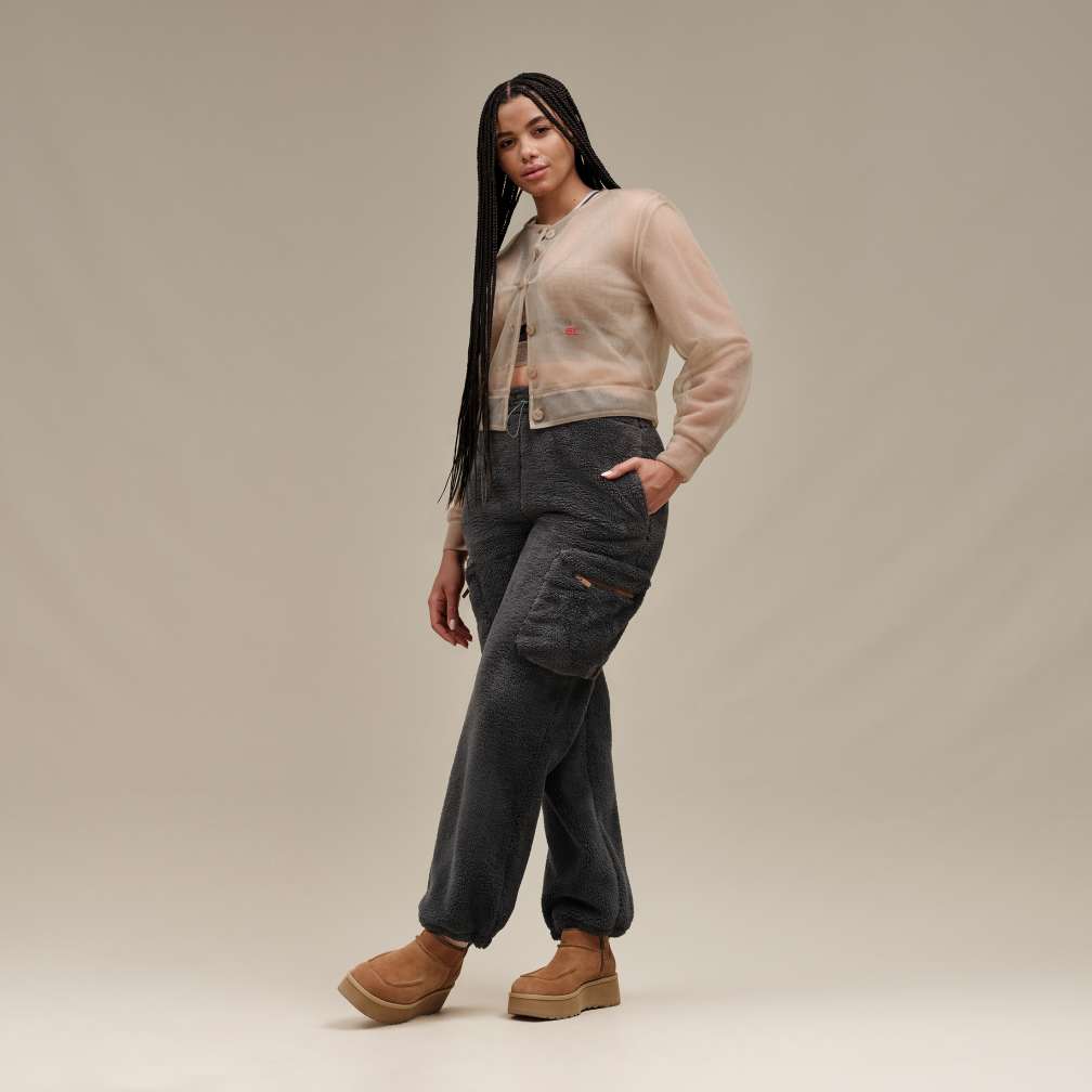 UGG® 公式【 ナイーシャ UGGフラッフ カーゴ パンツ|Nyisha UGGfluff Cargo Pant| 1158711 ...